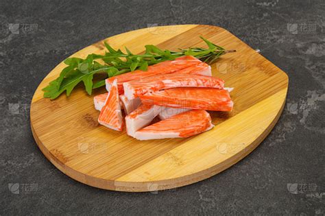 蟹棒鱼糜放上船