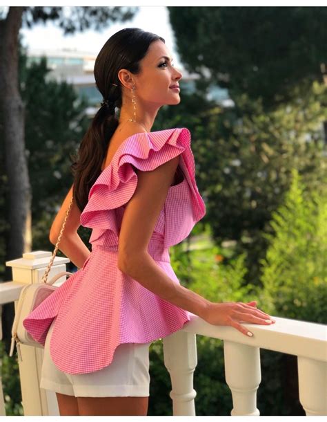 Pin de Janez Anželj em EYE THERAPY Alena Moda Modelos Roupas