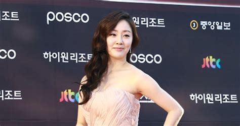 [bnt포토] 오나라 살구색 인어 드레스 S라인 눈길