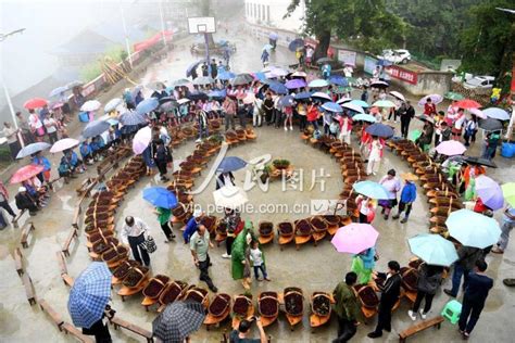 贵州榕江：苗寨趣味杨梅节迎四方客 人民图片网