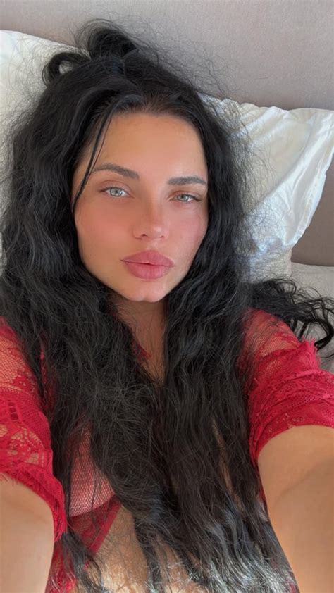 Cute Enough To Date R Nude Selfie