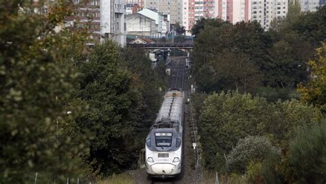 Renfe deja de ofrecer el único viaje en tren que tenía de Lugo a Santiago