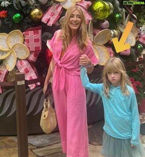 Actress Jennifer Finnigan Hd Instagram Photos And Wallpapers December