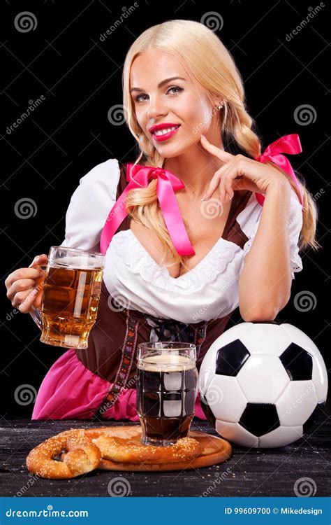 Jeune Fille Sexy Doktoberfest Serveuse Utilisant Une Robe Bavaroise