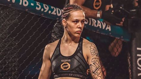 Galerie: Tereza Bledá v UFC prohrála svůj první zápas. Soupeřka ji ...