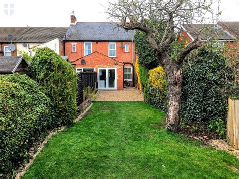 2 Bed Terraced House For Sale In Willow Road Aylesbury Hp19 £300 000