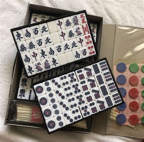 高級麻雀牌 備品 麻雀 送料 ダイヤモンド調 スワロフスキー調 特別仕様 赤五筒 メルカリ
