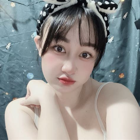 Lucie 99 Webcam Model Profile Stripchat Global