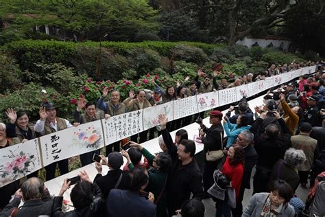 漕溪公园藏有8株百年牡丹 引来百名书画家共绘花王之美 城生活 新民网