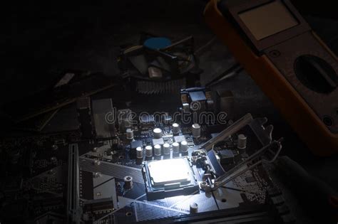 Instalação De Cpu Multi Core No Computador Imagem De Stock Imagem De