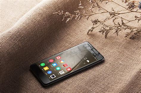 努比亚z18s无刘海曝光，双屏显示