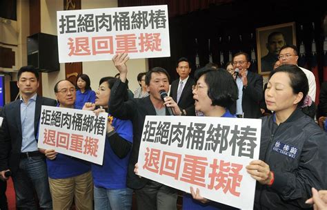 藍委抗議聲中 召委高志鵬宣布明日續審前瞻 政治 中時