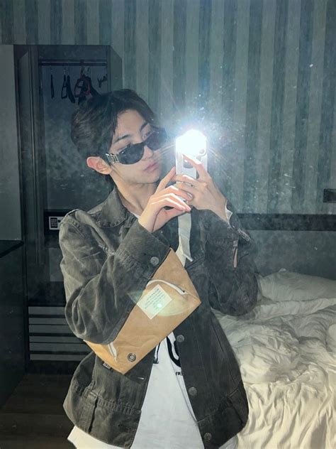 Sya Blitzers Mirror Selca Icon Jpop Boy Groups Mirror Quick Mirrors