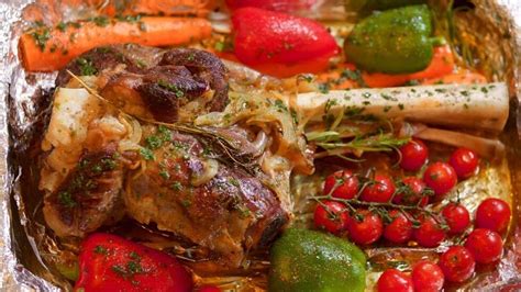 مذاقات طبق الكريسمس فخذ غنم مع صلصلة الكرز كافيه شو