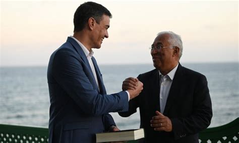 Dimite El Primer Ministro Portugués António Costa Una D