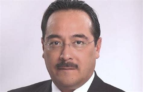 Periodista se disculpa con Loret de Mola y Joaquín López Dóriga