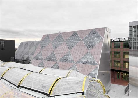 6a Architect Successfully Building A Pair Of Non Identical Twins