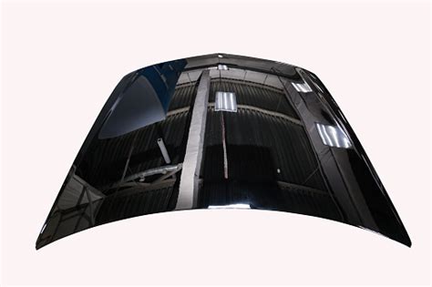 흰색 고립 된 배경에 몸 수리 가게에서 그림 후 검은 자동차 후드 후드에 대한 스톡 사진 및 기타 이미지 후드 컷아웃