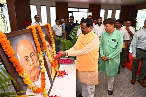 संस्कृति मंत्री अमरजीत भगत ने छायाचित्र प्रदर्शनी का किया उद्घाटन