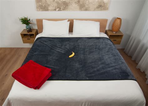 Velvety Waterproof Sex Blanket XL Banana Passion