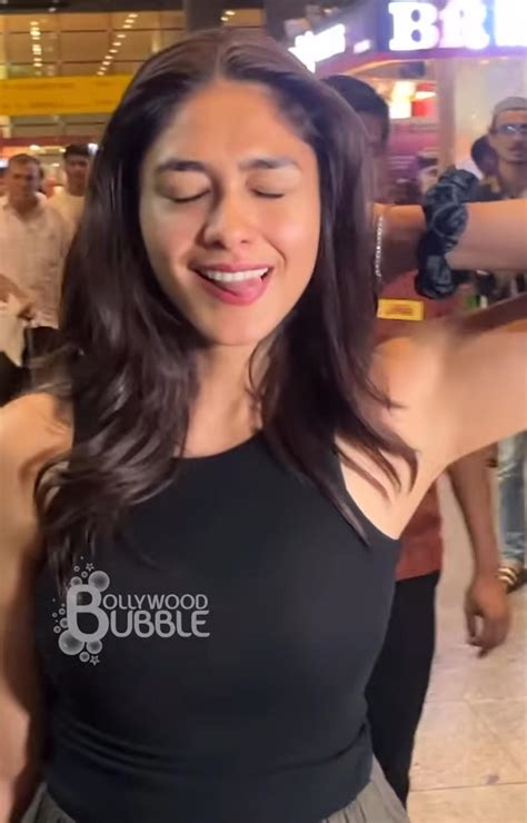 Niharika Nm Showing Her Sexy Pits Rarmpitfantasy