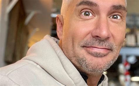 Vermogen Van Guido Weijers Zo Rijk Is De Cabaretier Gewoonvoorhem