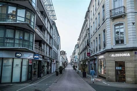 Pau un jeune homme blessé à la cuisse par une arme blanche rue