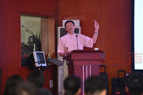国家教学名师郑用琏教授来校作报告 地大新闻网