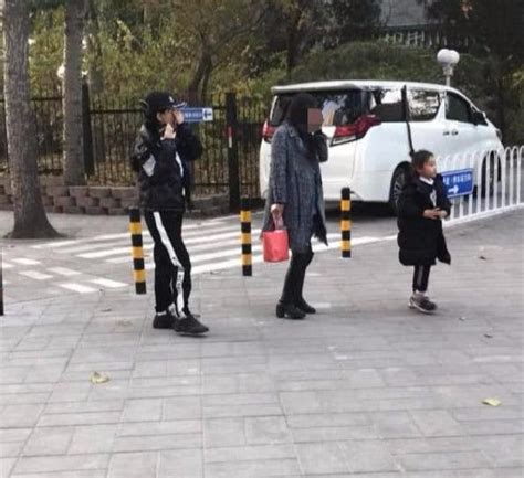 偶遇李小璐帶甜馨逛公園，甜馨長高了，胖嘟嘟的臉蛋超可愛 每日頭條