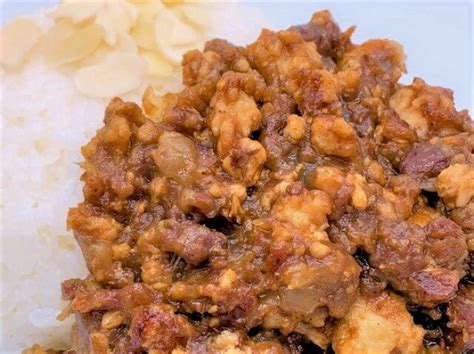 2021 ハウス食品「ごちレピライス〈ガパオソース ルウ 中辛〉箱」を使ってガパオライスを作り、画像を撮りました。