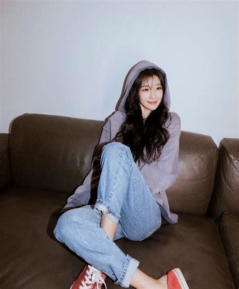 서예지는 인생이다 On Instagram 240412 Seo Yea Ji Fancafe Update Yeyes💜💙🤍