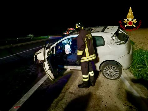 Sinnai Perde Il Controllo Dell Auto E Invade L Altra Carreggiata