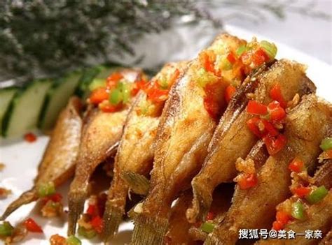 炸鱼小技巧，用什么“粉”调面糊更好？保证金黄香酥又好吃小鱼鱼进行时候
