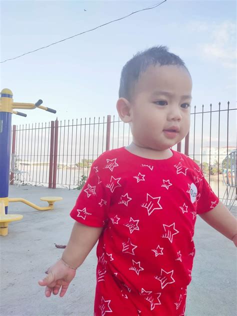 မေမေချစ်လို့မ၀သေးတာကြောင့် သားငယ်လေးကို မြန်မြန်အသက်ကြီးမလာစေချင်တဲ့အက