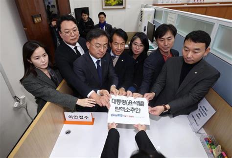야6당 한자리에 한목소리 윤 대통령 탄핵