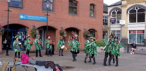 Barnstaple Library Celebrates Apple Day With Morris Dancing Devon Live