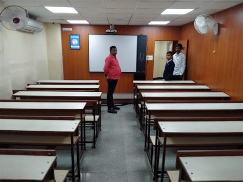 Aakash Institute Medical Dwarka South West Delhi Coaching Institute