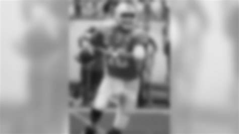 Qb Erik Ainge Photos