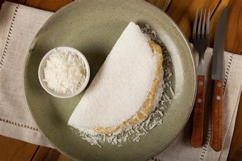Tapioca Doce Recheada Com Creme De Coco Tapioca Brasileira Foto Premium