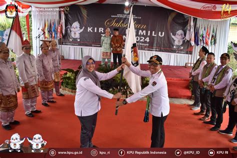 KPU RI On Twitter Tim Kirab Yang Membawa 18 Bendera Partai Politik