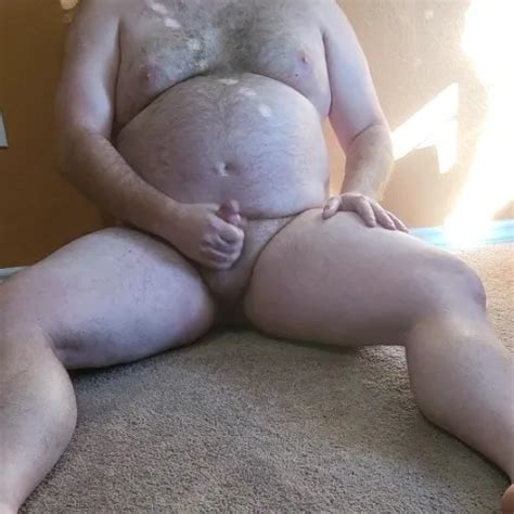창가에서 털이 무성한 곰 아빠 솔로 저크 세션 xHamster