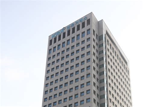 한미반도체·두산로보틱스 등 코스피200 편입제외 종목은 일요신문