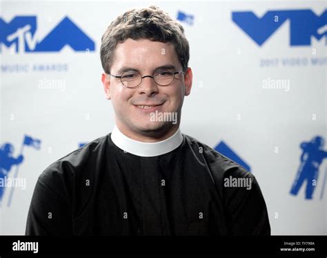 Rev Robert Wright Lee Iv Appears Backstage During The 34th Annual Mtv Video Music Awards At The