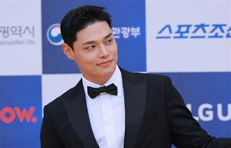 [포토] 레드카펫 밟는 정혁 청룡시리즈어워즈 아주경제