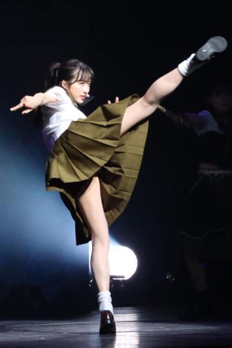 Pin by 大喵队长 on 人物动态 People poses Model poses Poses