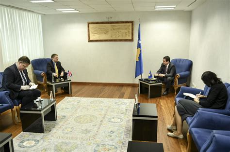 Kurti Priti Në Takim Ambasadorin E Mbretërisë Së Bashkuar Në Kosovë