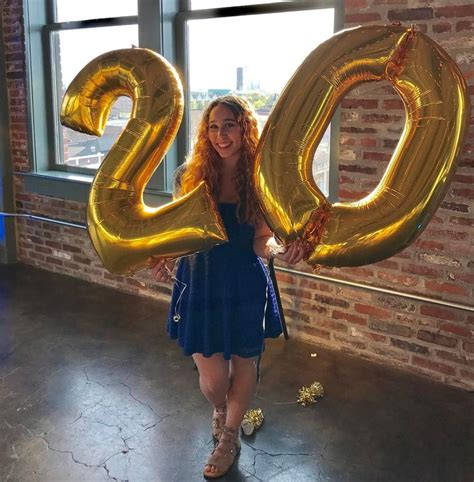 Katelyn Ohashi En Instagram The 2️⃣0️⃣” Katelyn Ohashi Pool Float Outdoor