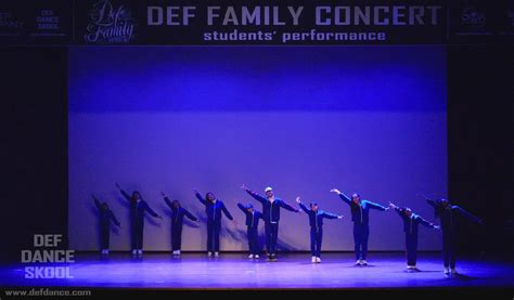 댄스와 보컬 트레이닝을 받기 위해 한국의 데프댄스스쿨 데프실용음악학원을 방문한 태국 Ddance 수강생들과 선생님 이번에는 특별히 데프마스터 Vol4에서 축하공연까지 해