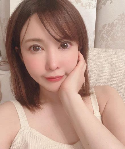 每天分享一个美女——里美尤利娅 哔哩哔哩