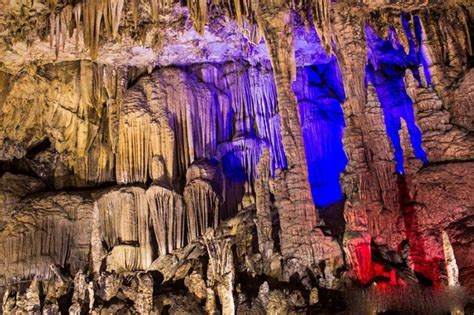 Khám phá hang Lùng Khúy Một điểm du lịch đẹp ở Hà Giang Việt Nam